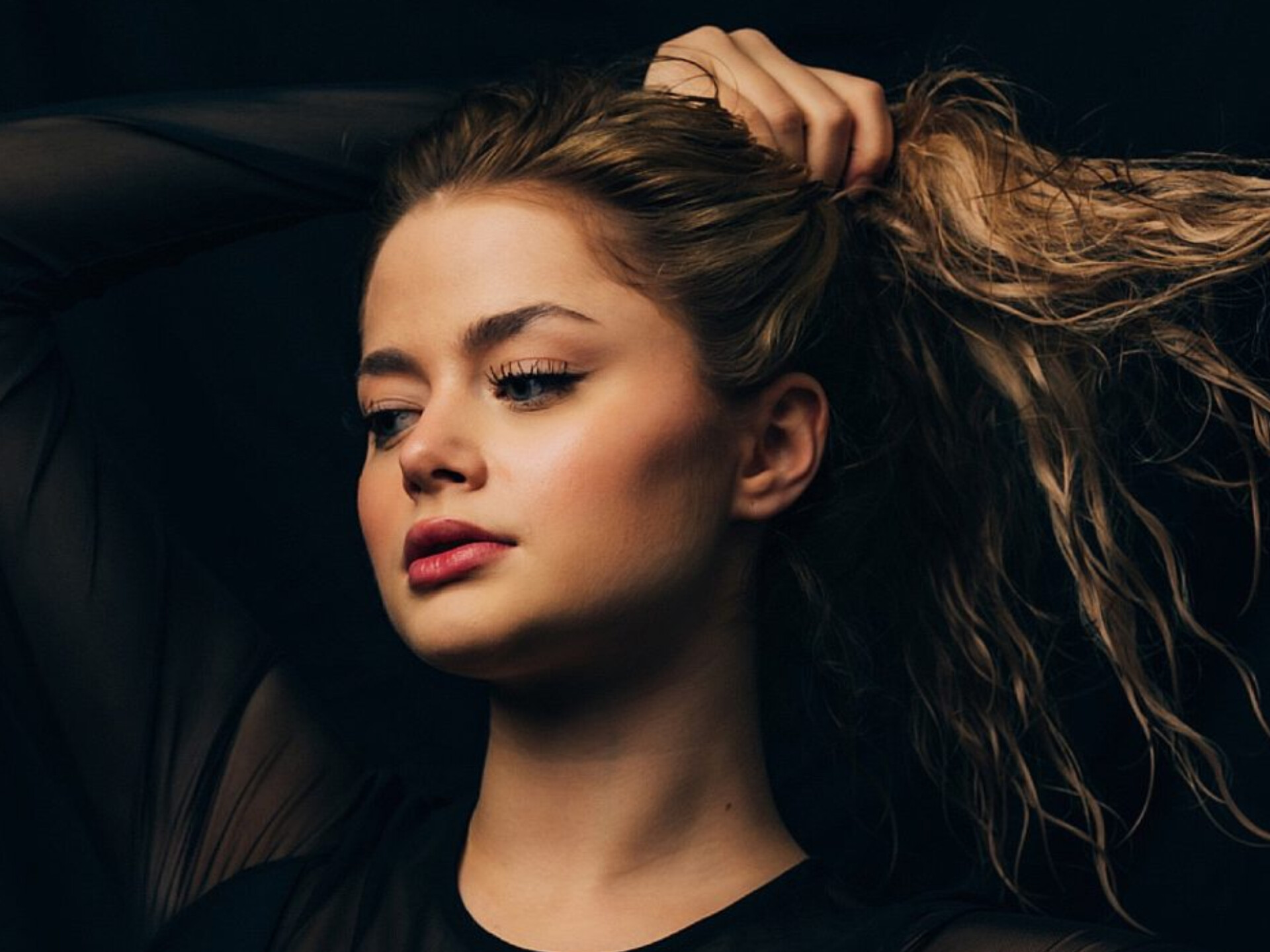 Stefania «Πιάνω Φωτιά» των ΜΠΛΕ (διασκευή) | theotvnews